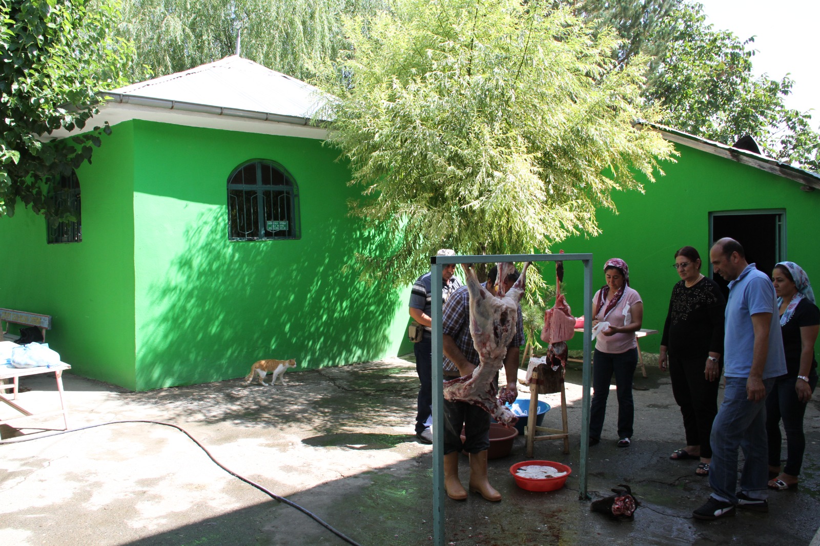 Aziz Baba türbesi dolup taşıyor