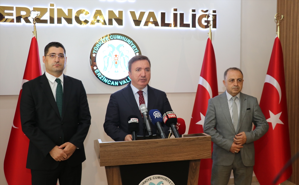 ERZİNCAN - Valilik girişimiyle üniversite ve lise öğrencilerine burs ...